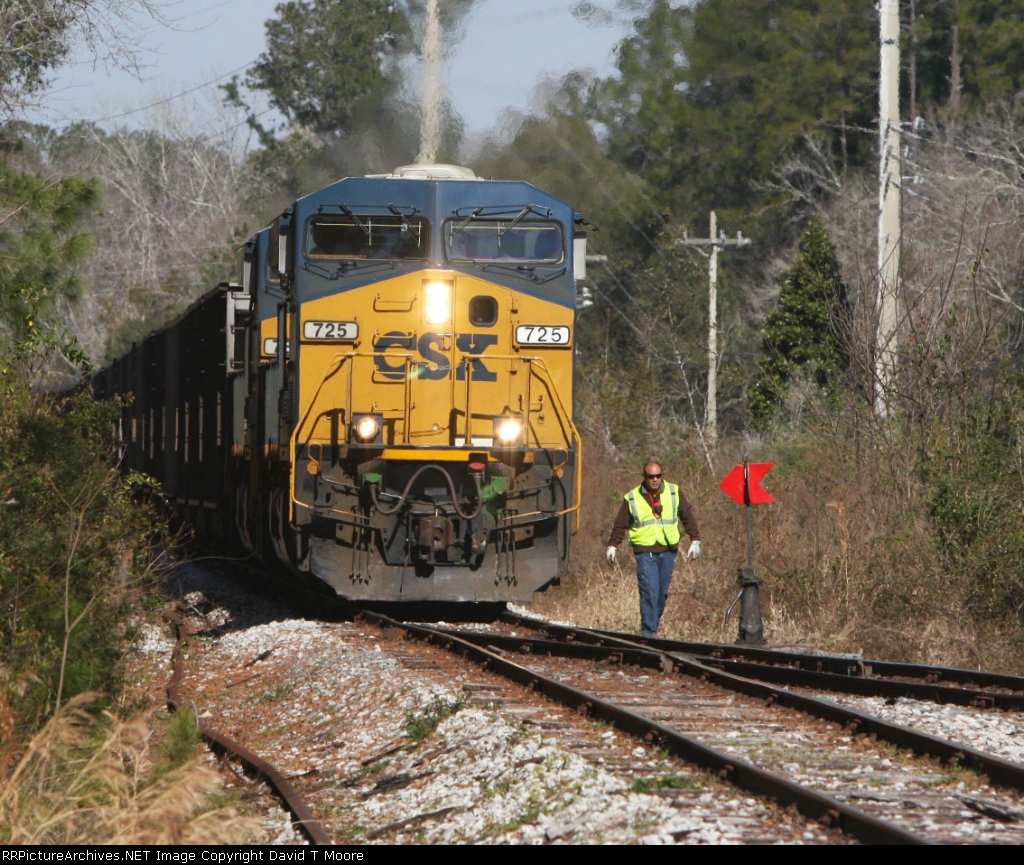 CSX 725 with train U127-23 stops at the switch that will take this train into Deerhaven Power plant